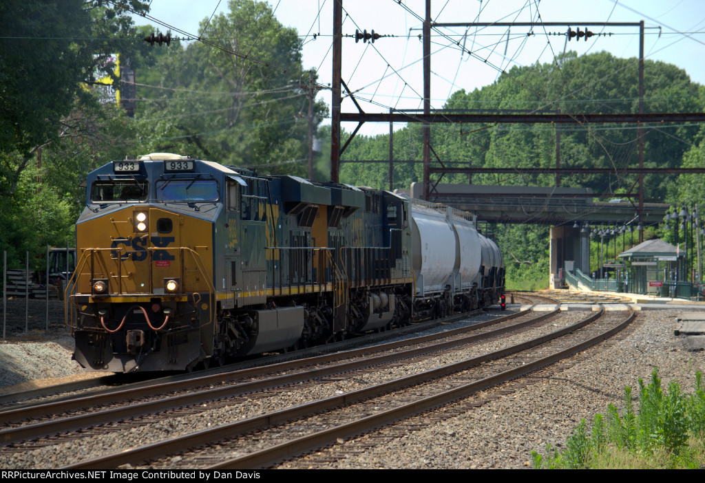 CSX ES44AH 933 leads Q418-22